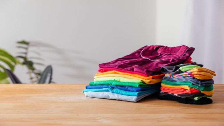 Amazing Tips to Fold Clothes - Tips & Tricks